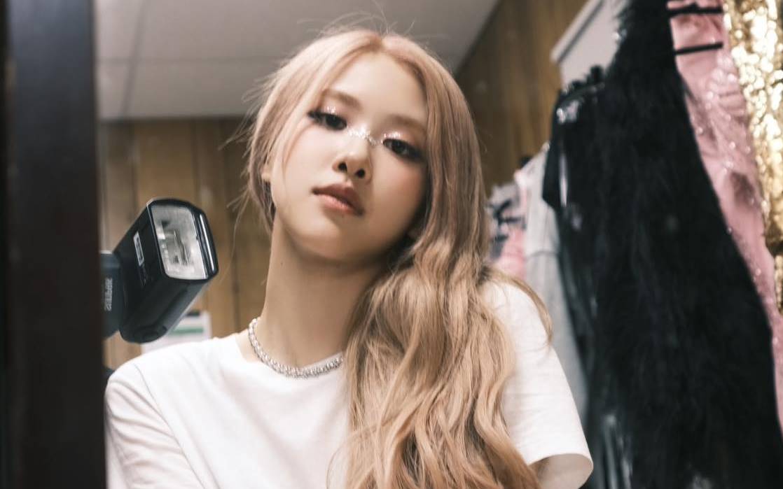 Rose BLACKPINK Jadi Pusat Perhatian di Cannes, Pamer Poni Baru yang ... Rose BLACKPINK Jadi Pusat Perhatian di Cannes, Pamer Poni Baru yang ...