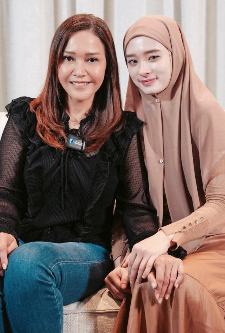 Excited Balik Kerja, Intip 8 Potret Inara Rusli Usai Perdana Lepas Cadar