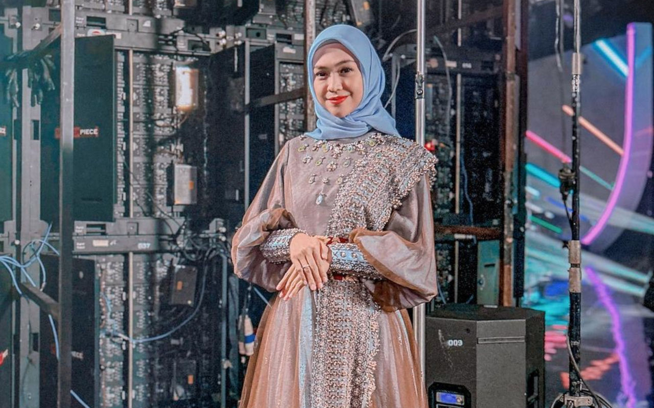 Ria Ricis Unggah Kompilasi Video Saat Jadi Mermaid Syariah, Skill ...