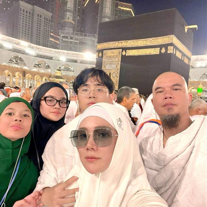 Mulan Jameela Akan Lepas Daffy Kuliah di Jepang, 10 Momen Dekat Mereka ...
