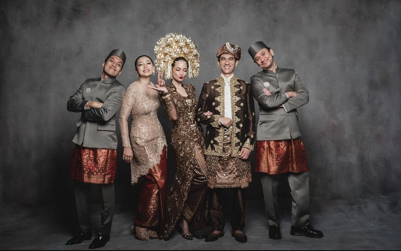 Hadiri Resepsi Enzy Storia, Desta Santai Ngelawak Namun Berujung Kicep ...