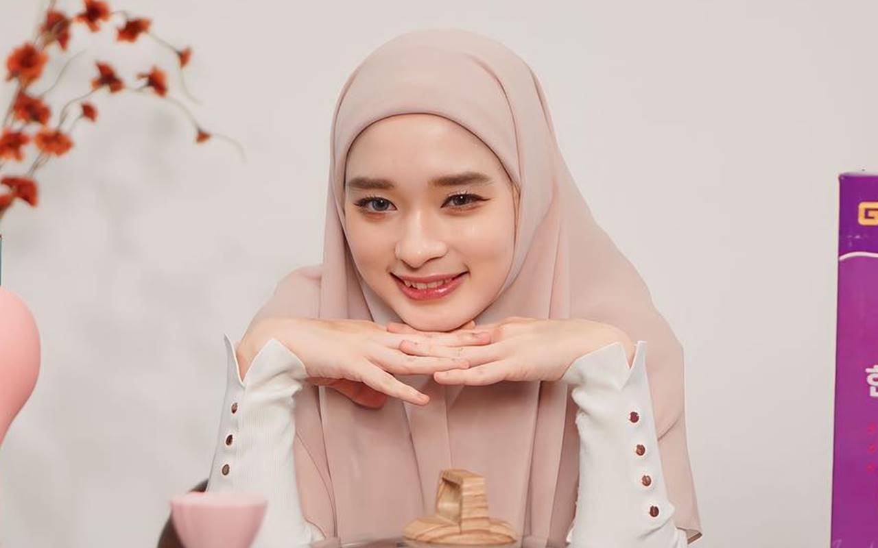 Inara Rusli Dipuji Bak Malaikat Usai Lepas Cadar, Sosok Kakak Ganteng Kini Terungkap