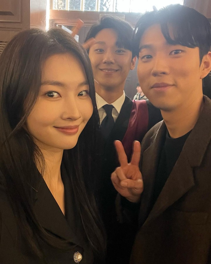 Hong Bi Ra Akui Dibuat Nyaman Lee Do Hyun, Intip 8 Potret Para Pemeran di BTS 'The Good Bad Mother'