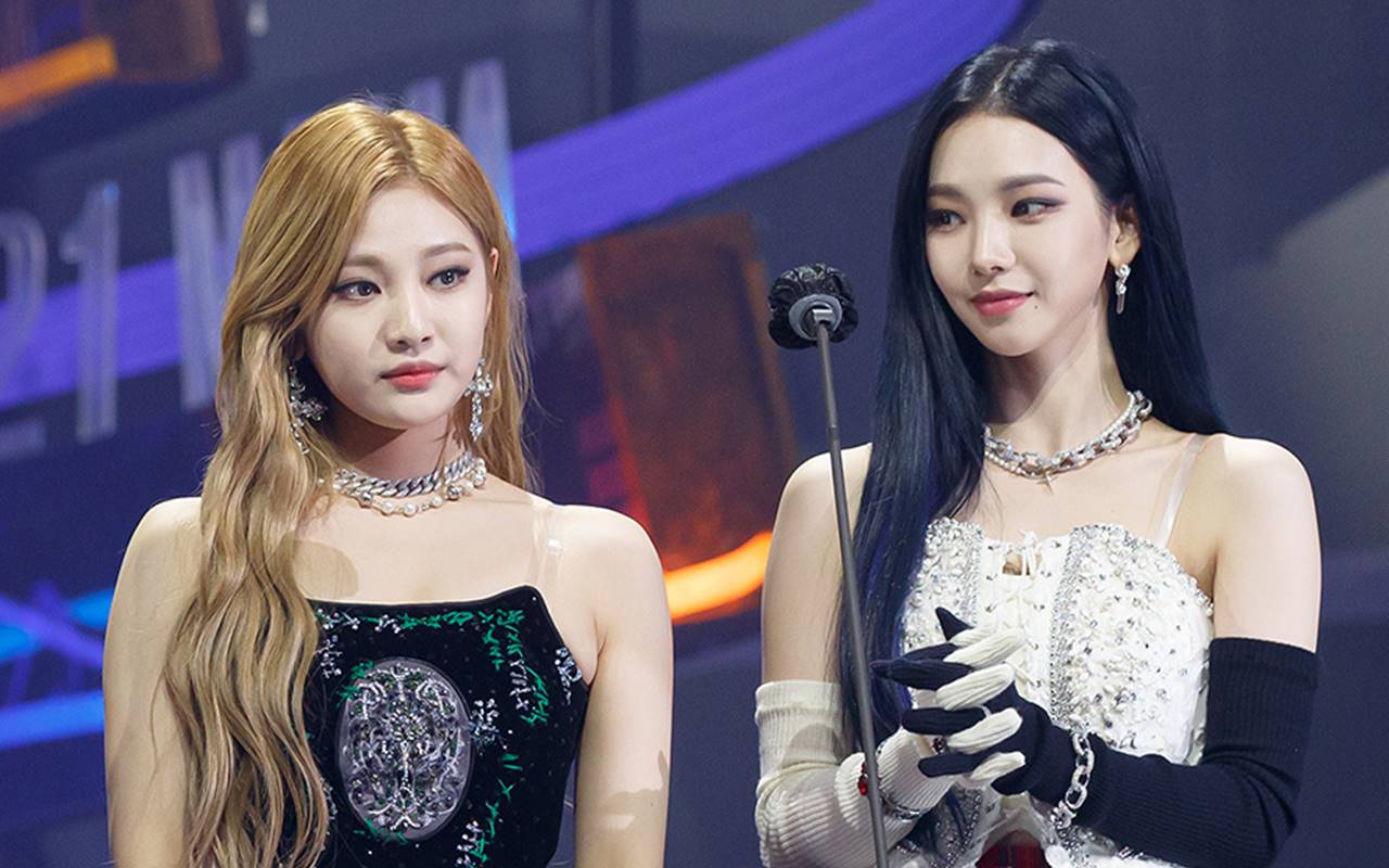 Karina & Ningning aespa Post Momen Seksi di Kolam Renang