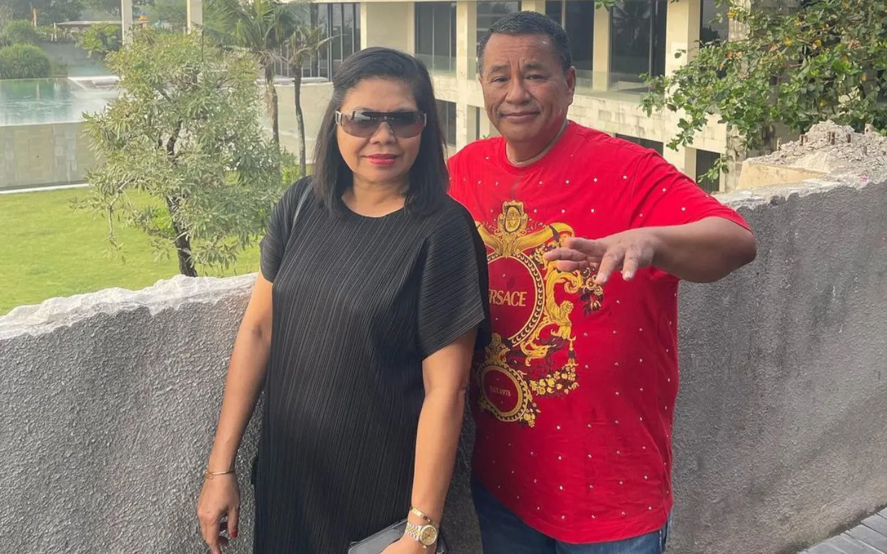 Hotman Paris Pamer Seserahan Sangjit Calon Menantu, Aura Berkelas Istri Curi Atensi