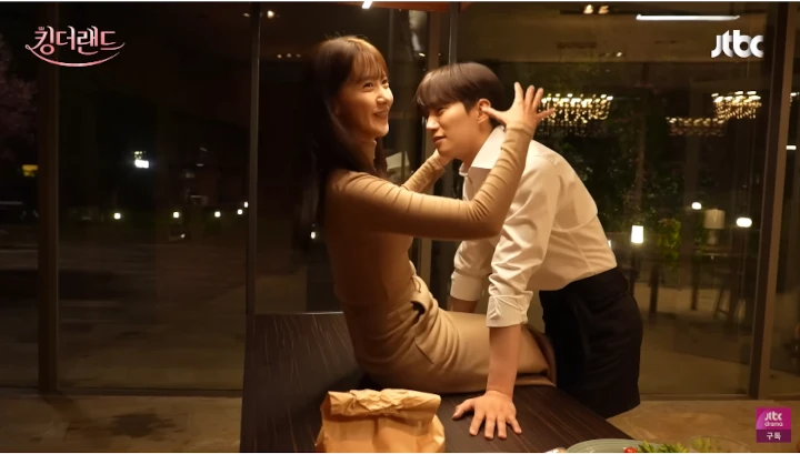 Yoona SNSD Candai Dialog Minta Izin Ciuman Junho 2PM di Lokasi 'King the Land'