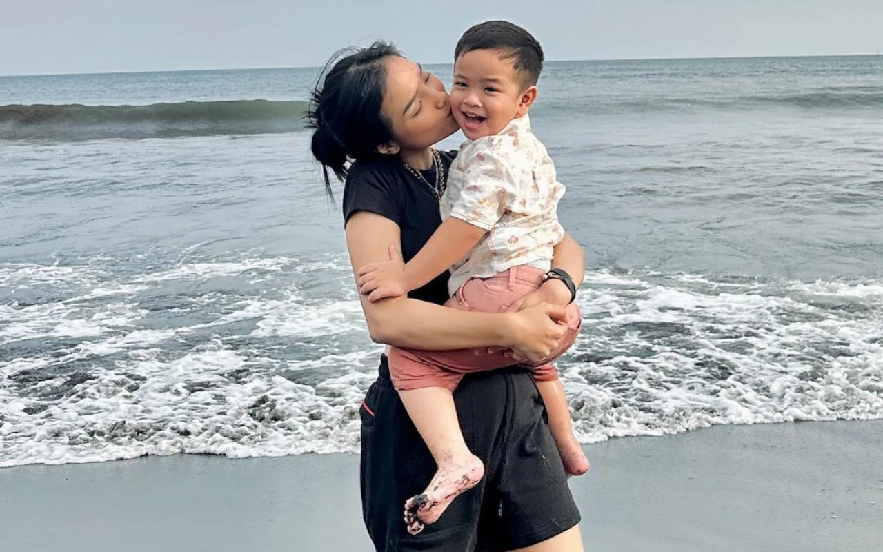 Usung Tema Superhero, Fuji An Cosplay Jadi Black Widow di Pesta Ultah ...