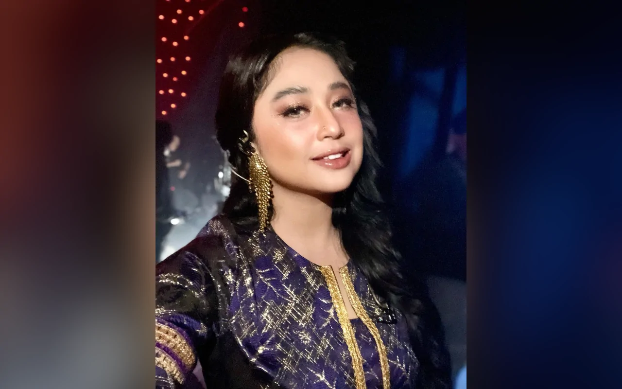 Dewi Persik Singgung Cara Membentuk Berlian, Tulisannya Jleb