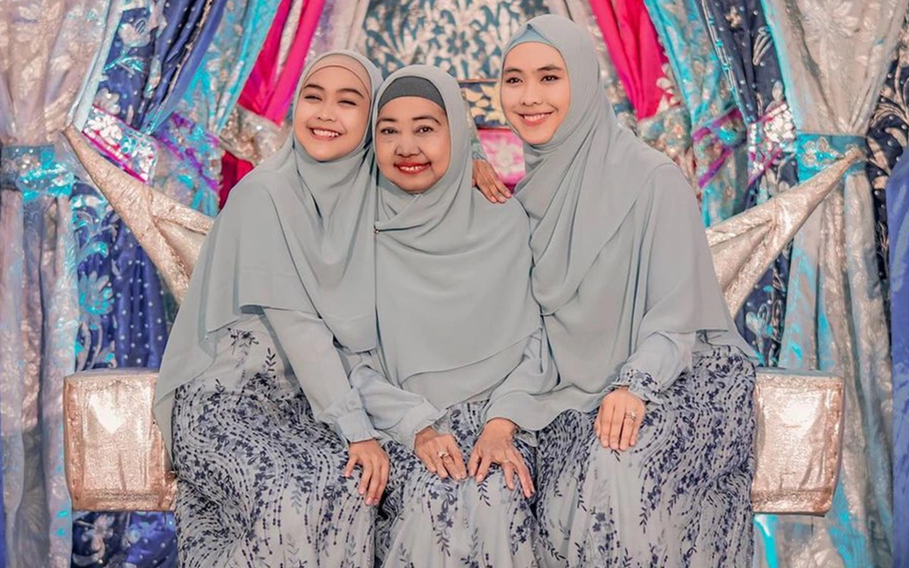 Ibu Ria Ricis Sempat Koma dan Henti Napas, Oki Setiana Dewi Menangis ...