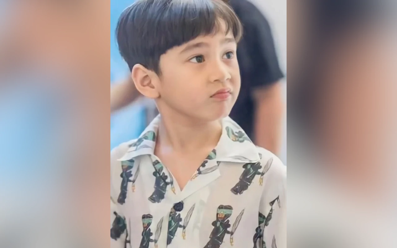 Rafathar Semangat '45 Masuk Hari Pertama Sekolah, Tinggi Badan Bikin Salfok