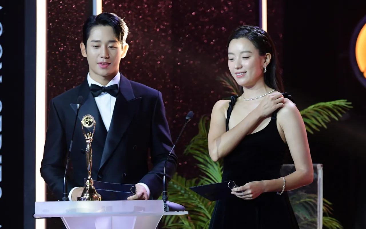 Blue Dragon Series Awards 2023: Han Hyo Joo & Jung Hae In Ngarep Bisa Akting Bareng
