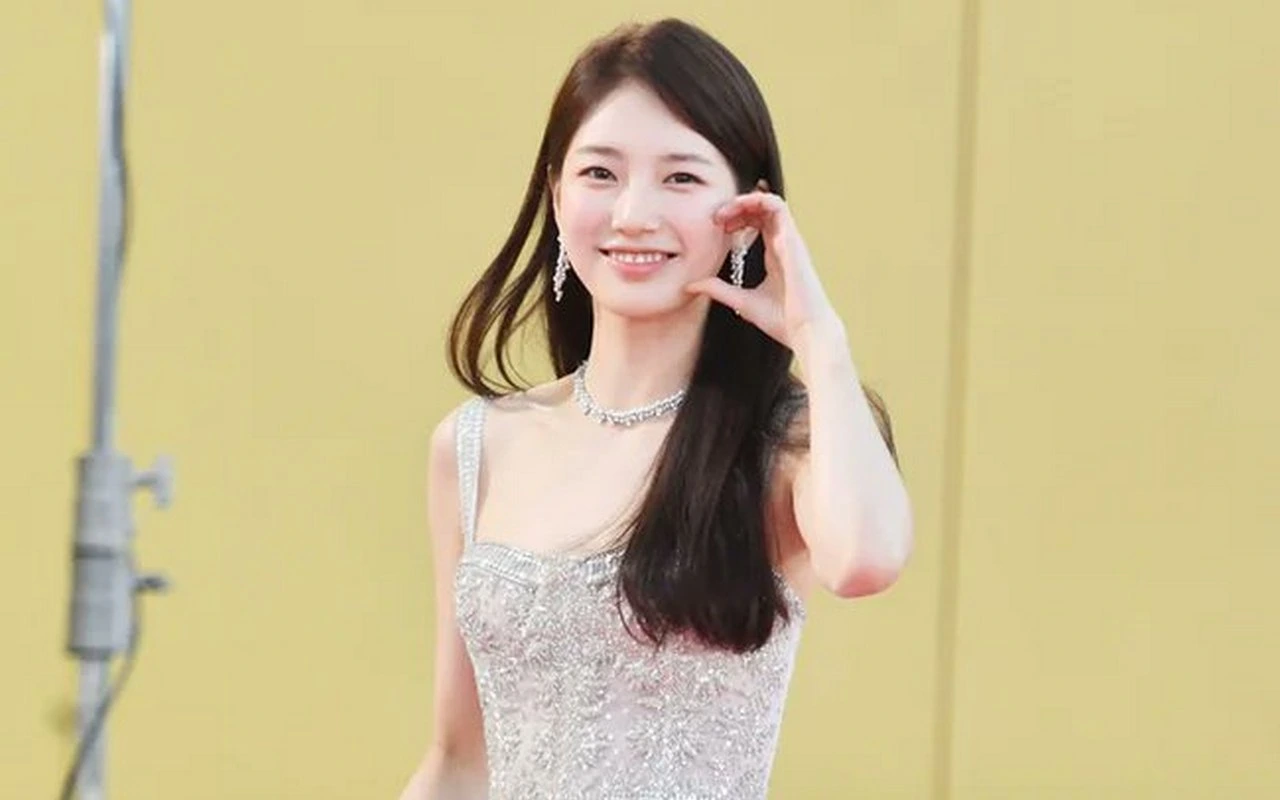 Blue Dragon Series Awards 2023: Visual Suzy Makin Bersinar Pakai Set ...