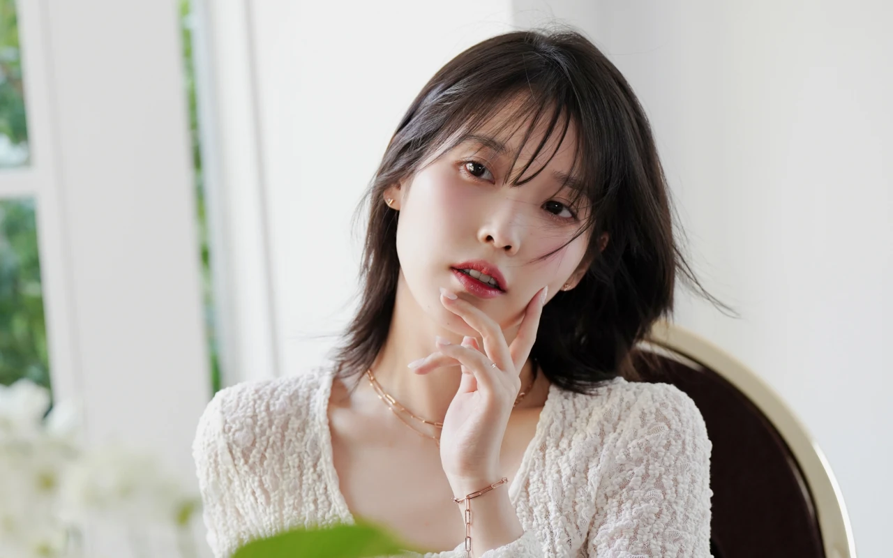 Gaya Rambut Baru IU di Premiere Film 'Smugglers' Jadi Perbincangan