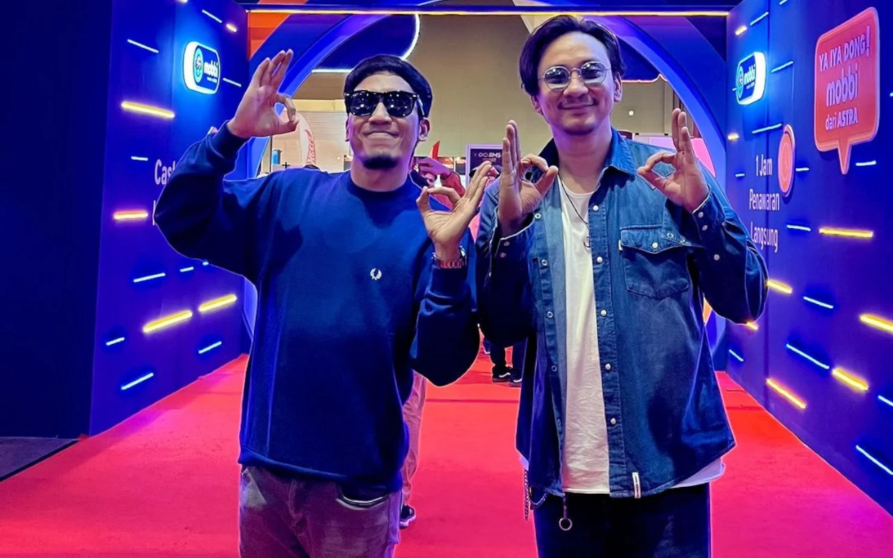Tulisan Arab, Tato Vincent Rompies Curi Fokus di Video BTS Pemotretan