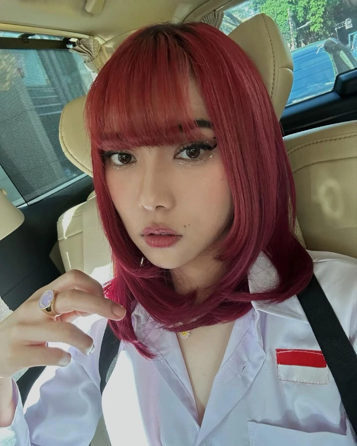 Selain Putri Anne, 7 Artis Ini Juga Slay Berani Warnai Rambut Merah Menyala