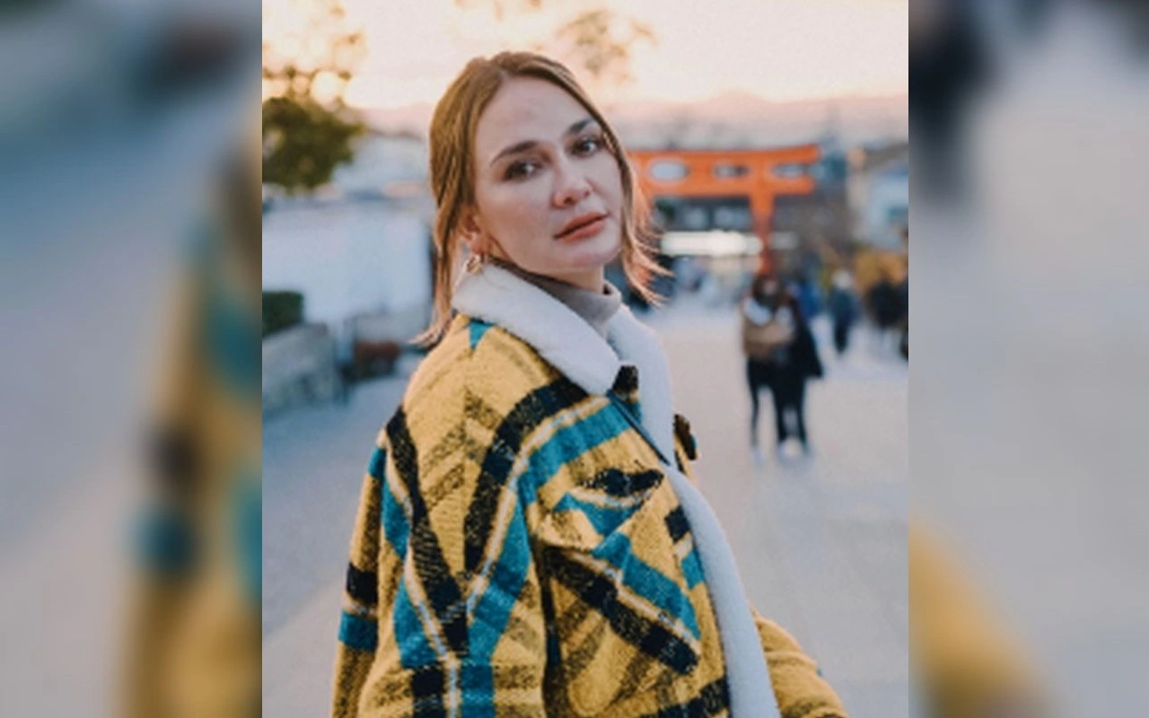 Luna Maya Kompak Senyum Bareng Mantan Kekasih Maxime Bouttier Sembari ...