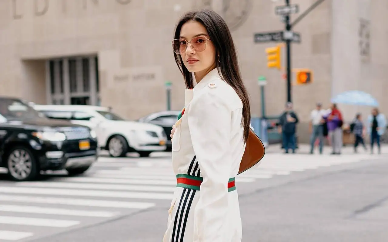 Usai Jadi Barbie, Raline Shah Umbar Pesona Pakai Busana Wastra Khas ...