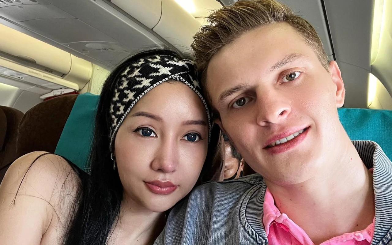 Lucinta Luna Bagikan Undangan Pertunangan Dengan Kekasih Bule, Dresscode Bikin Salfok