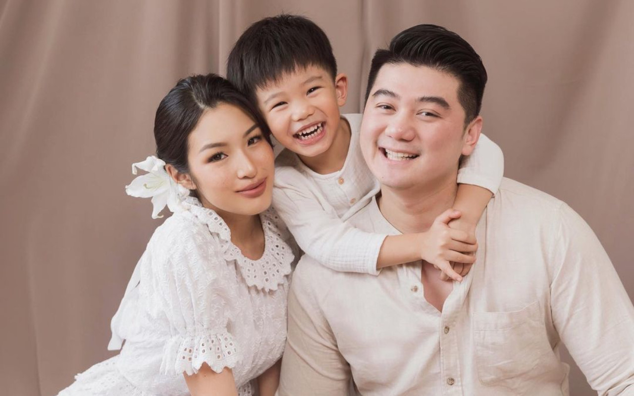 Chef Arnold & Istri Cosplay Ala Keluarga Barbie, Look Sang Koki Jadi ...