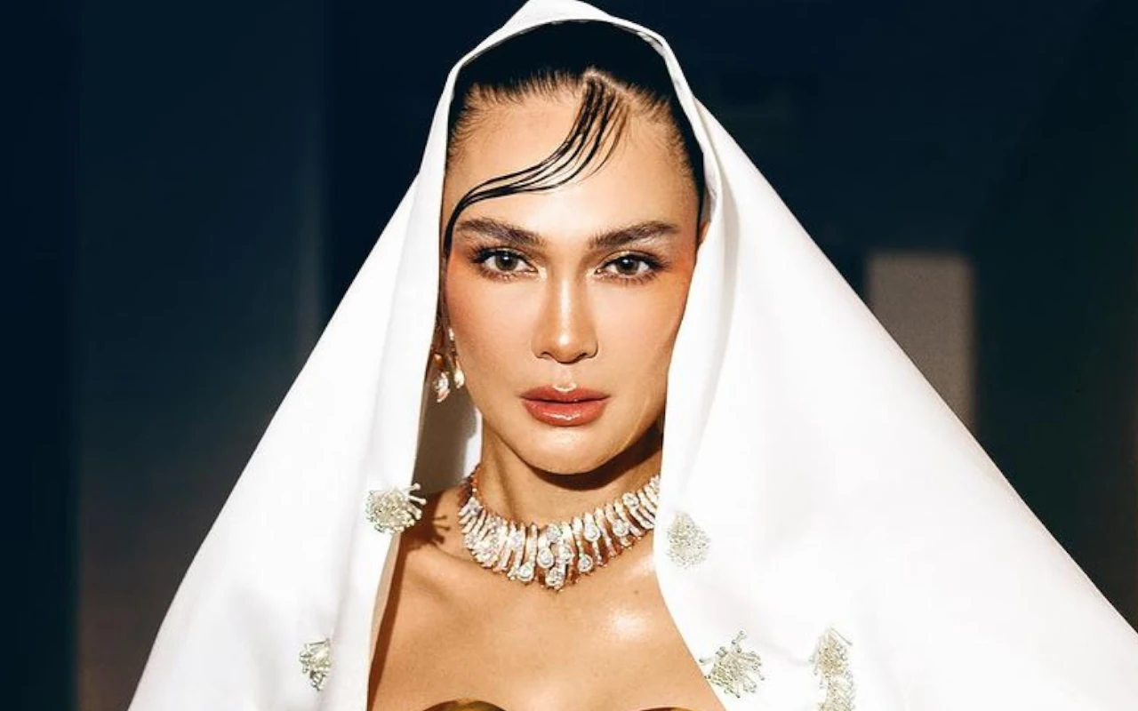 Serba Emas, Style Unik Luna Maya Ternyata Terilhami Penampilan Ikonik ...