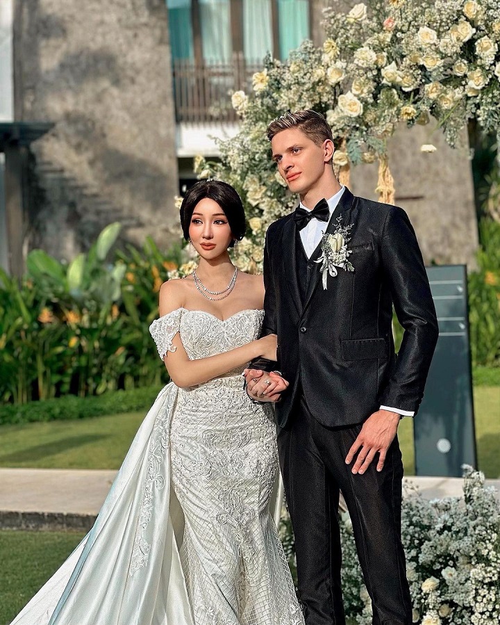 Lucinta Luna Tunangan dengan Pacar Bule