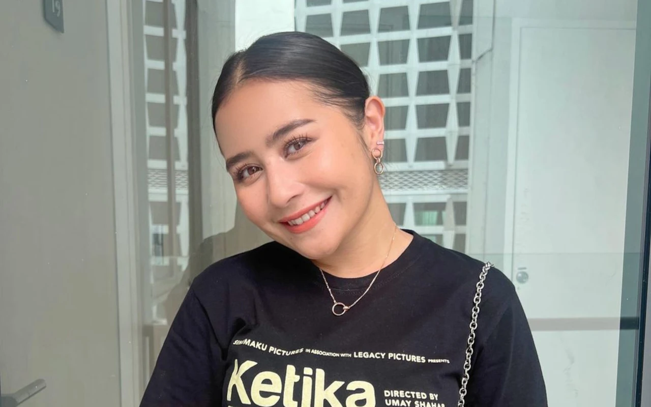 Prilly Latuconsina Bak Ratu Negeri Dongeng Pakai Gaun Daur Ulang Sampah ...