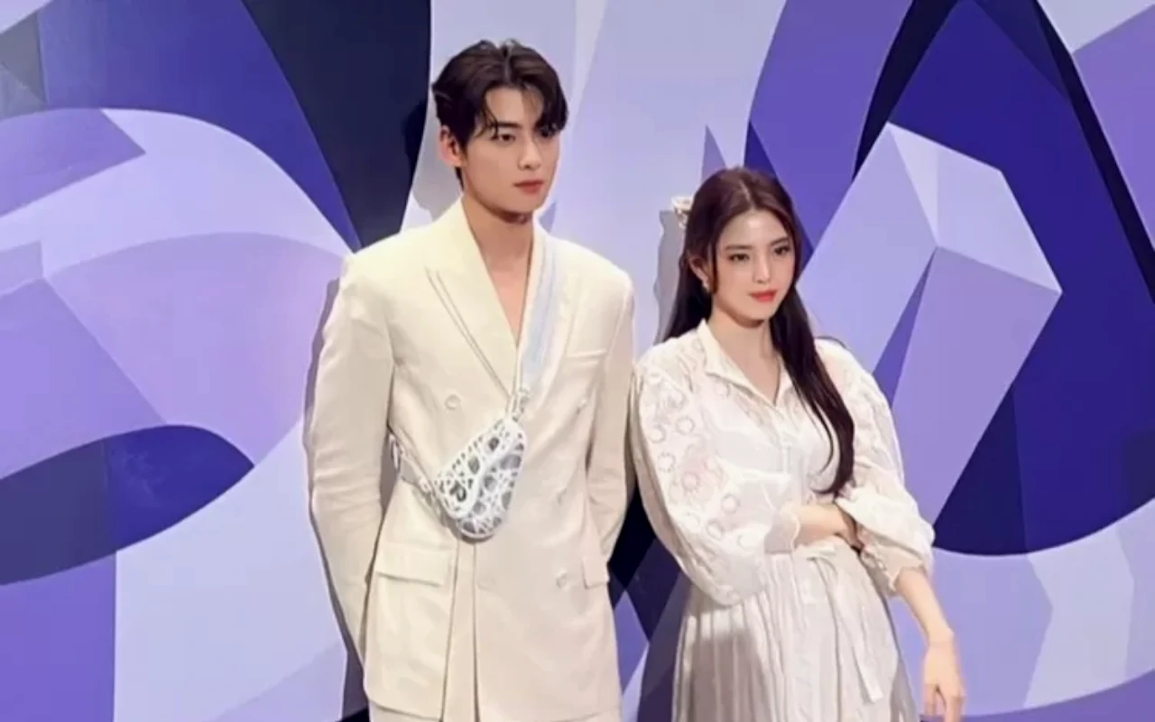 Han So Hee Nyender Cha Eunwoo ASTRO di Video Iklan Auto Ditagih Proyek ...
