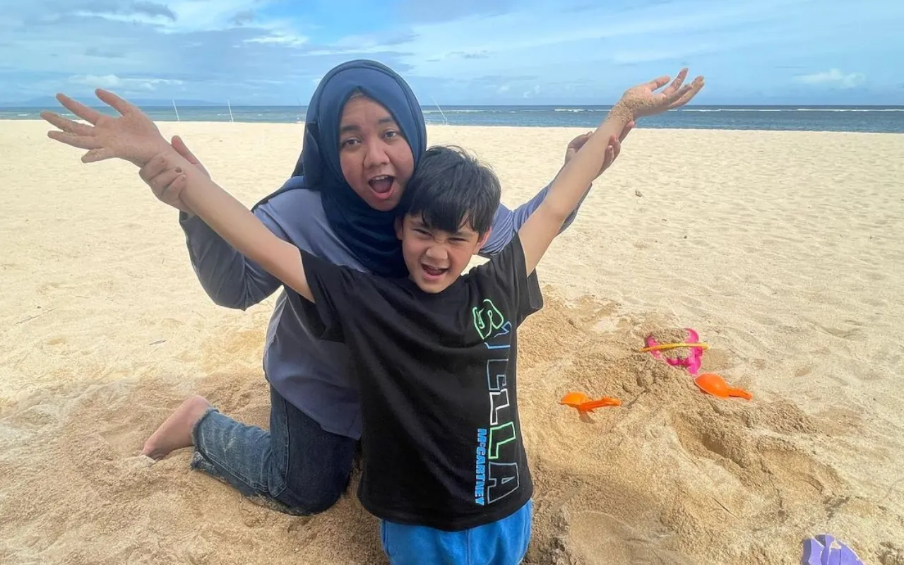 Bukan Barang, Rafathar Girang Abis Dapat Kado Ultah Spesial dari Mbak Lala