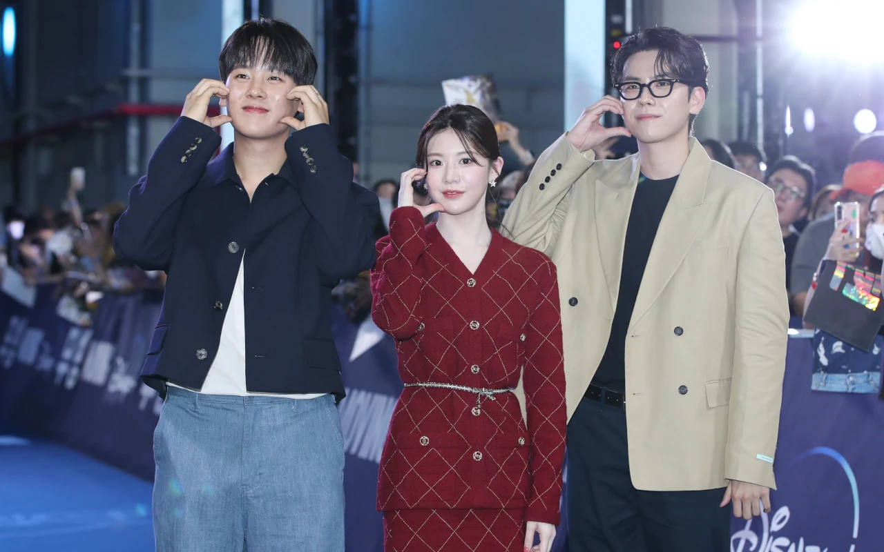 Lee Jung Ha & Kim Do Hoon Gantian Urus Rambut Go Yoon Jung di Event ...