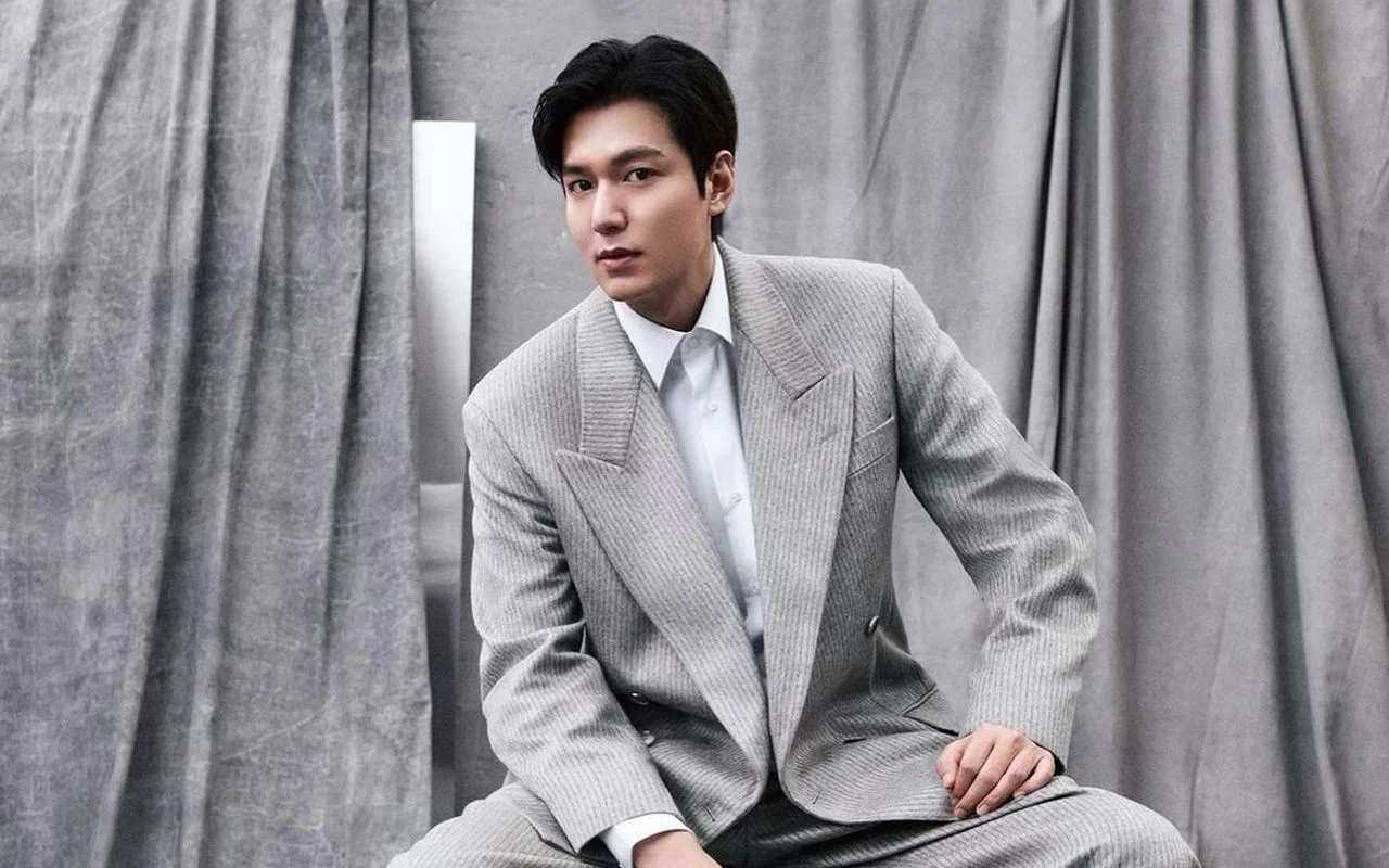 Bungkam Soal Isu Kencani Ku Hye Sun, Lee Min Ho Tampil Nyentrik Ala Bos