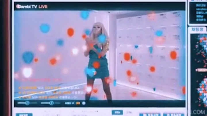 Son Dam Bi Gak Terima Dirumorkan Hamil Usai Cosplay Kim Momi 'Mask Girl'