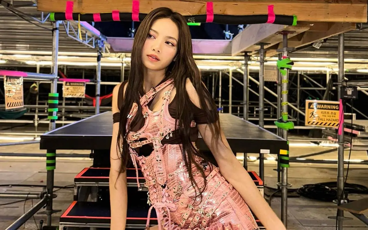 Fans Khawatir Lisa BLACKPINK Akan Tampilkan Penampilan Super Seksi Di Crazy House