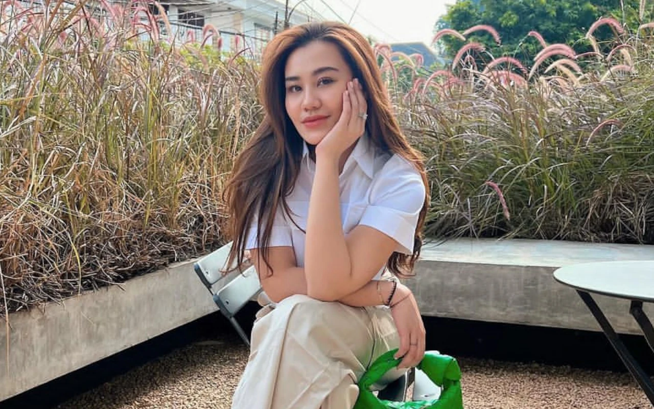 Digaet Brand yang Sama dengan Suga BTS, Aaliyah Massaid Makin Berkelas di Pemotretan Baru