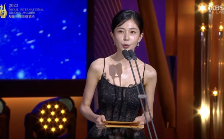 SDA 2023: Kemunculan Baek Jin Hee Pasca Putus Dari Yoon Hyun Min Disorot Media Korea