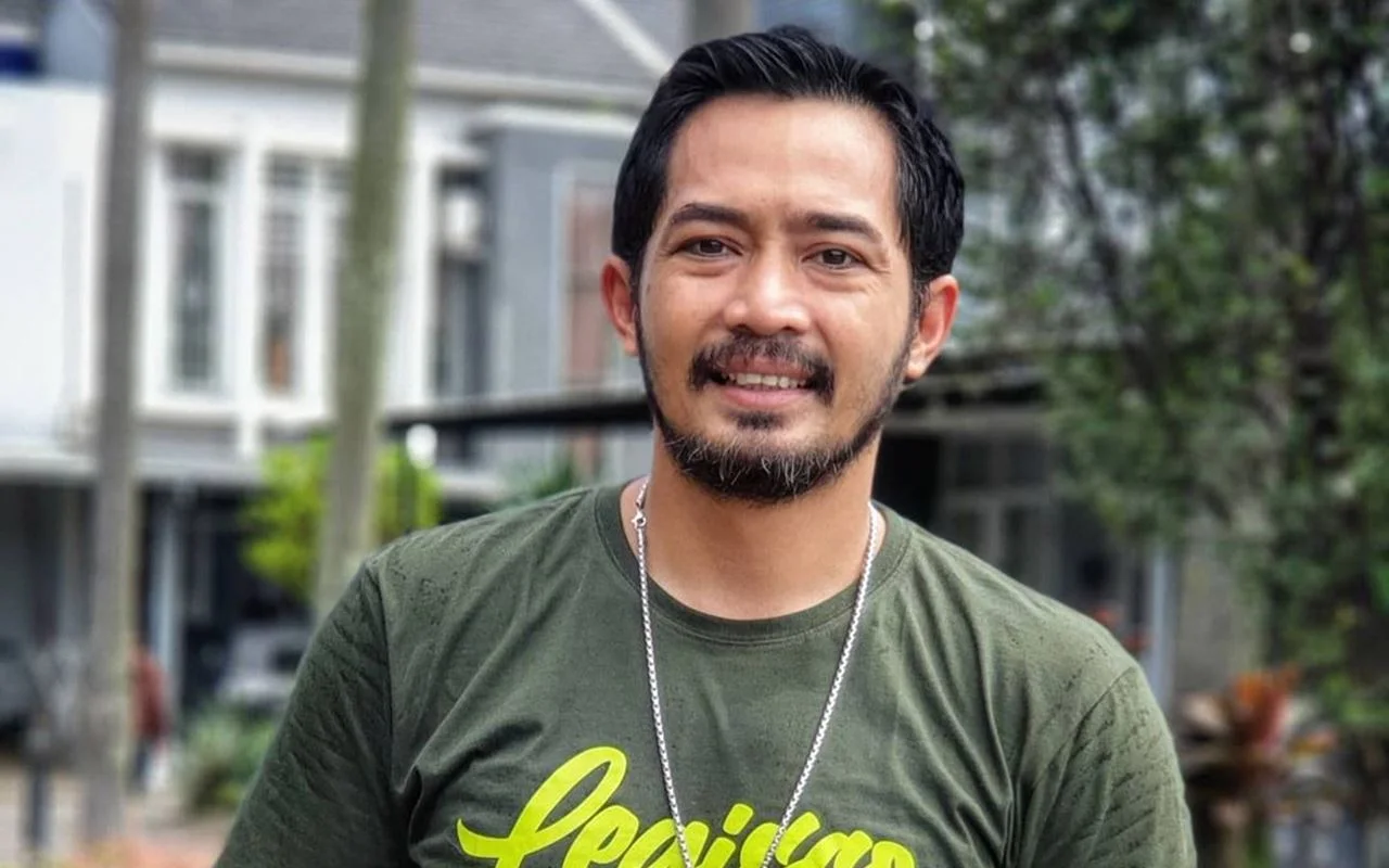 Yama Carlos Berlinang Air Mata Usai Resmi Cerai dan Menangkan Hak Asuh Anak