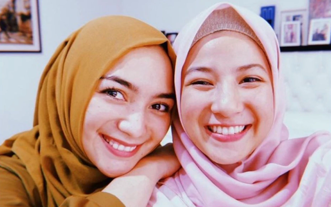 Natasha Rizky Gendong Putra Citra Kirana, Adabnya Bak Sosok Ibu Saleha