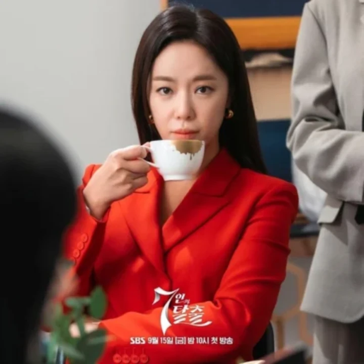 Peran Antagonis, Outfit Hwang Jung Eum di 'The Escape of the Seven ...