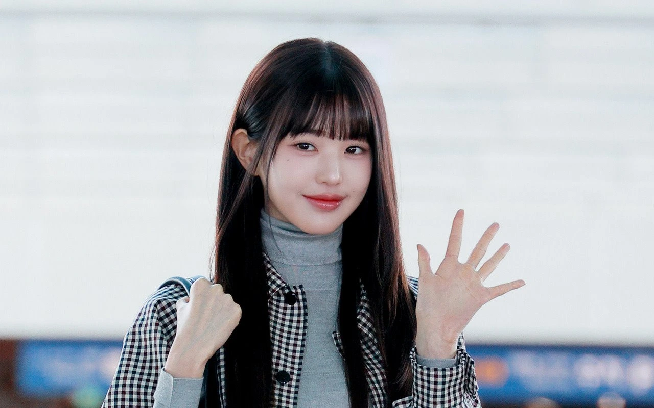 Jang Won Young Tampil Bak Putri Negeri Dongeng Dengan Poni Gemesin di Konser IVE