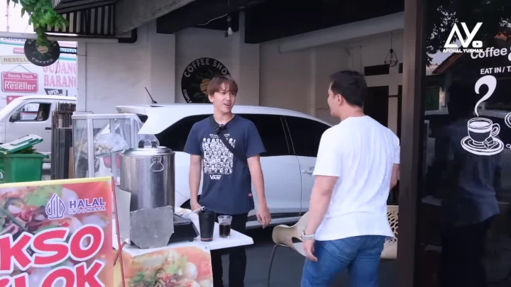 Sidik Eduard Jualan Cilok, 7 Artis Banting Setir Jadi Pedagang