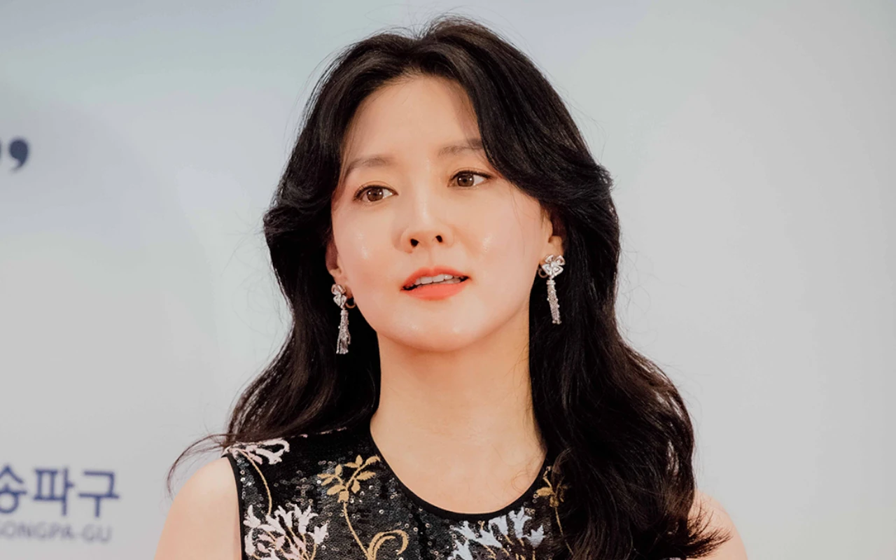 Lee Young Ae Tuntut YouTuber Usai Disebut Dekat Dengan Ibu Negara Korea ...