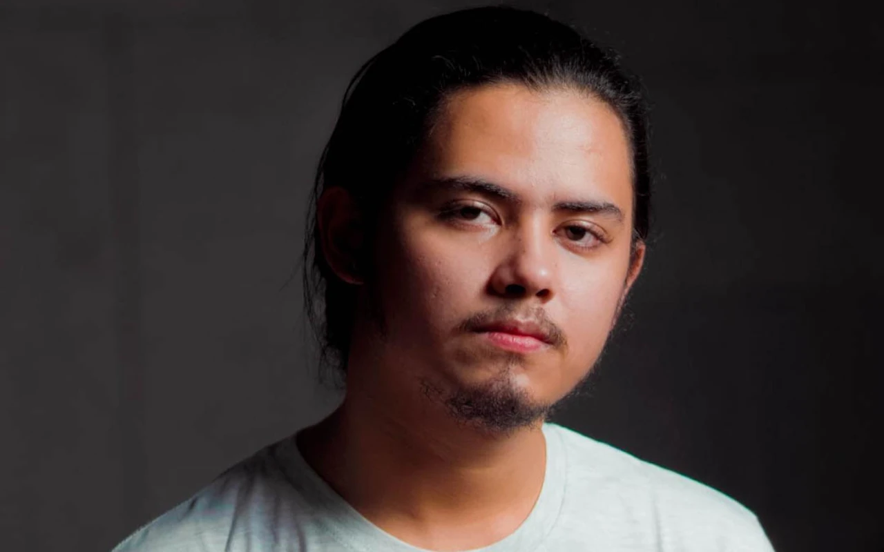 Aliando Gagah Berjas di Postingan Terbaru, Penampilannya Auto Buat Pangling