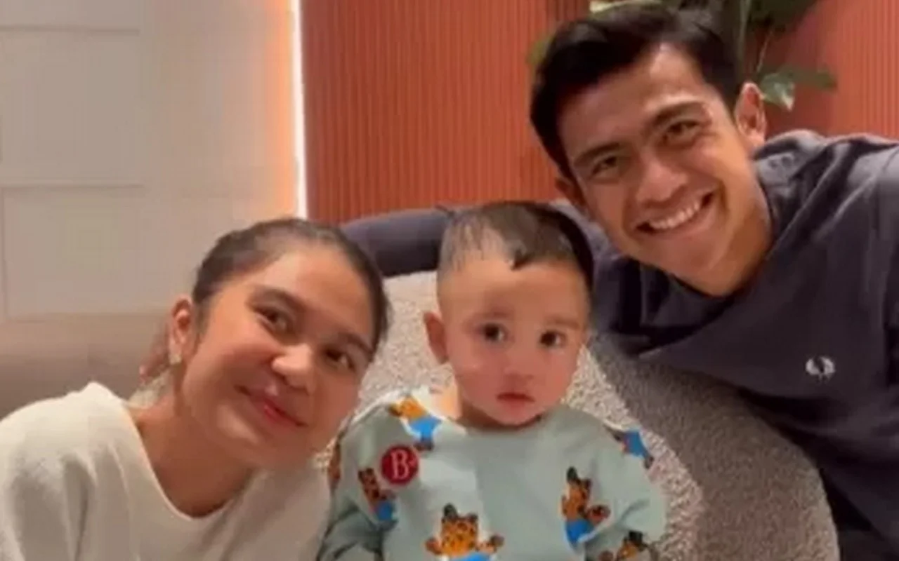 Sus Rini Foto Bareng Pratama Arhan dan Azizah Salsha, Lirikan Rayyanza ...