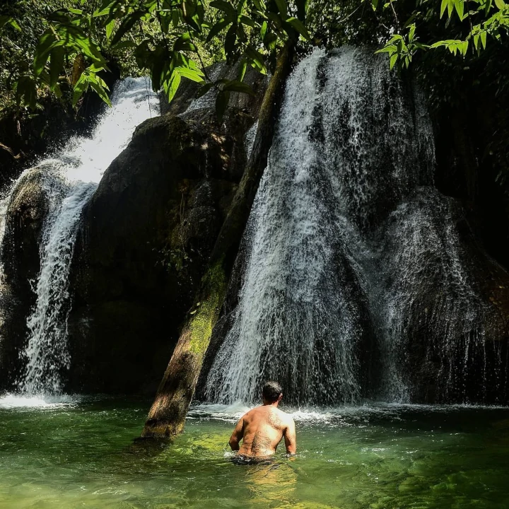 Mandi di Pulau Batanta