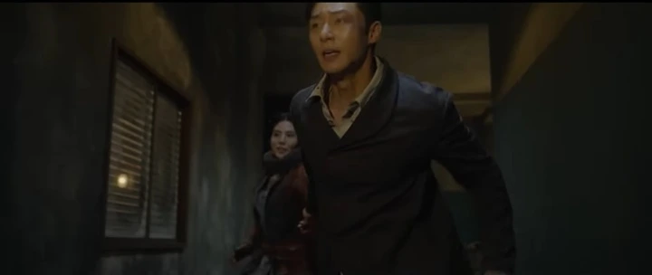 Park Seo Joon dan Han So Hee Tampil Intens di Teaser 'Gyeongseong Creature'