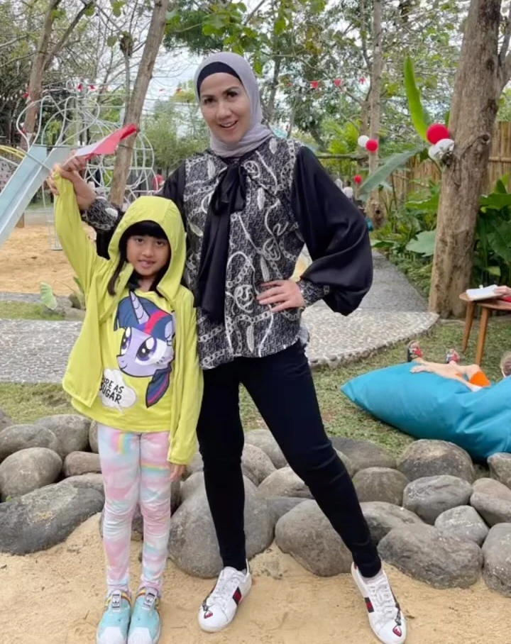 Vania Putri Venna Melinda