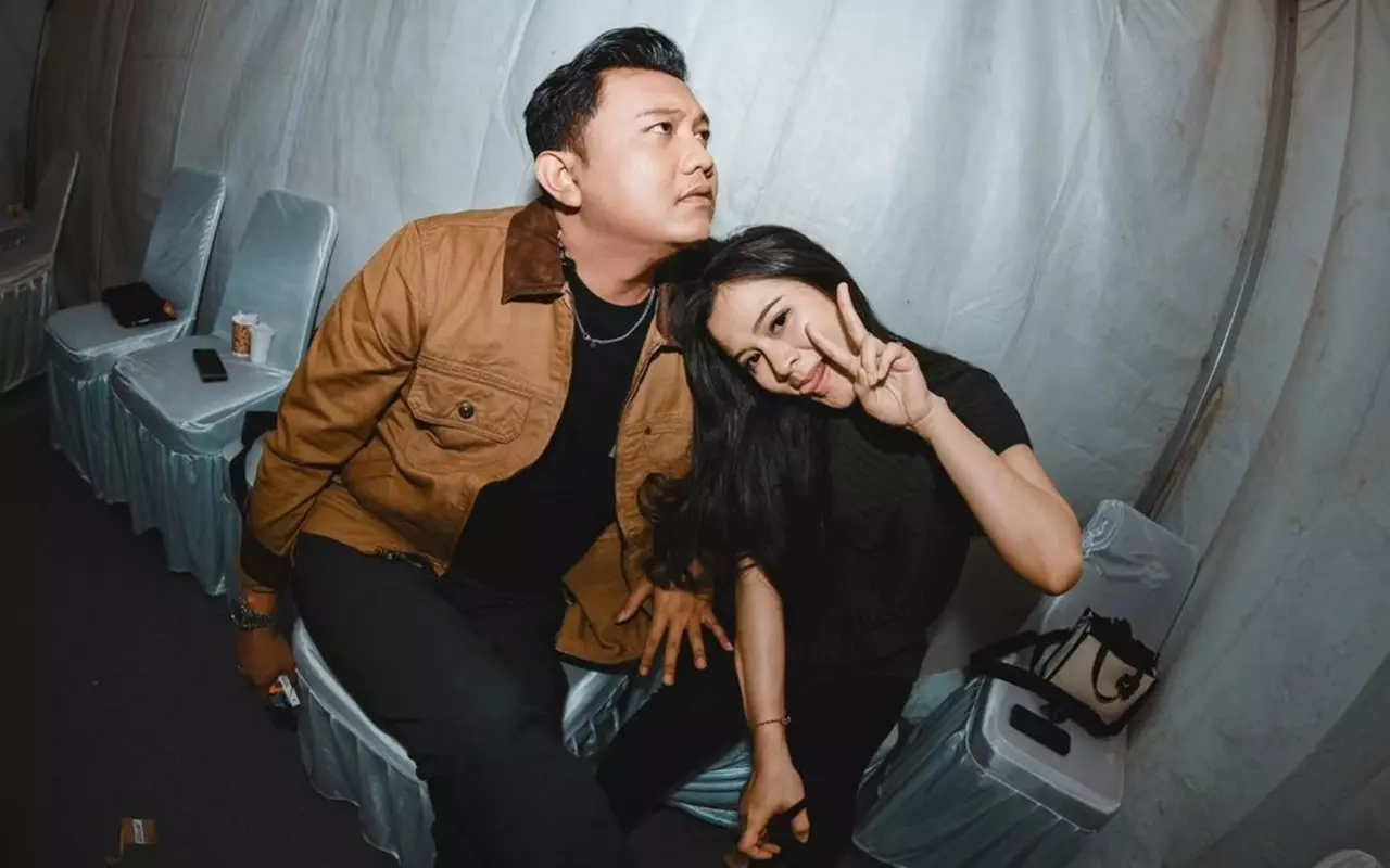 Bella Bonita Istri Denny Caknan Pancing Kehebohan Lewat Caption Menggelitik