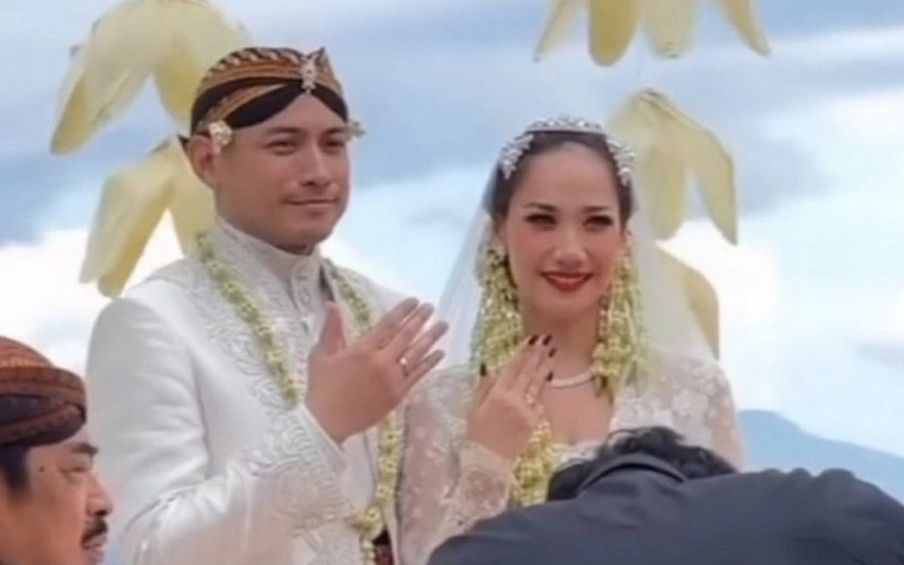 BCL Sungkem ke Ayah Ibu Ashraf Sinclair usai Resmi Nikahi Tiko Aryawardhana