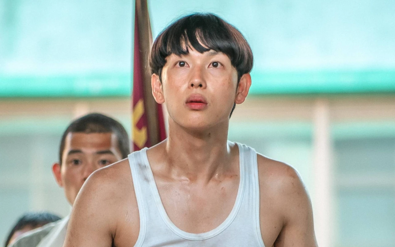 Transformasi Im Siwan Jadi Cowok Culun di 'Boyhood' Dipuji Media Korea