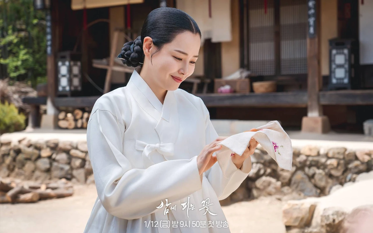 Teaser 'Night Blooming Flower' Tampilkan Honey Lee Sebagai Janda dengan ...