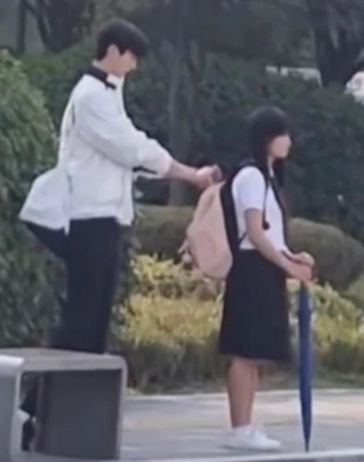 Beda Tinggi Byeon Woo Seok dan Kim Hye Yoon Saat Syuting 'Carry Sun Jae ...